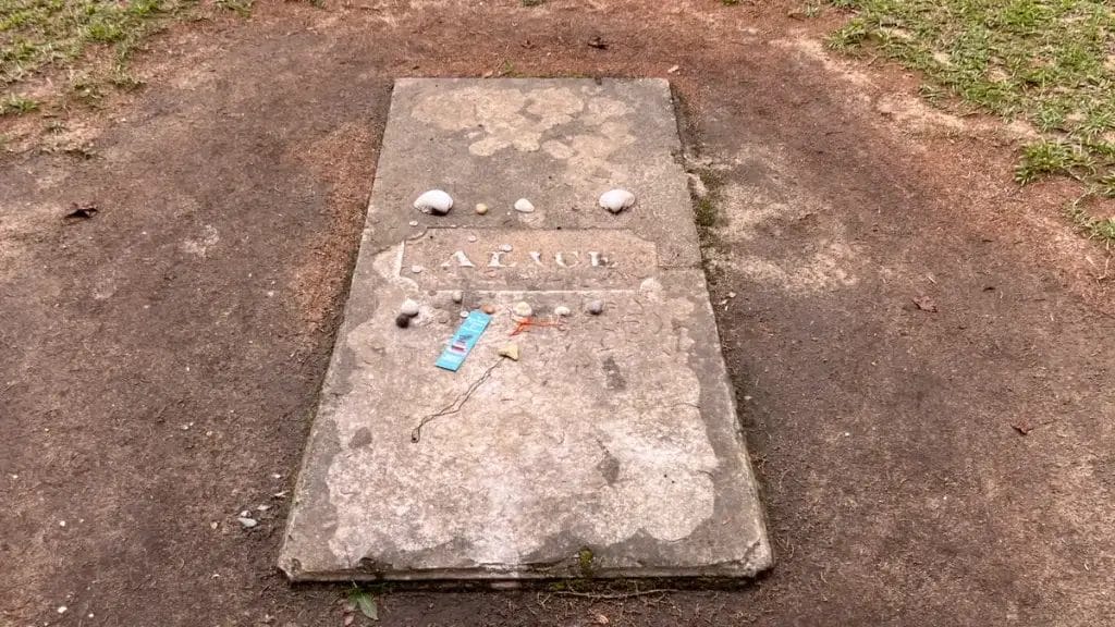 Alice Flagg’s Grave – Haunted Cemetery in Murrells Inlet, South Carolina
